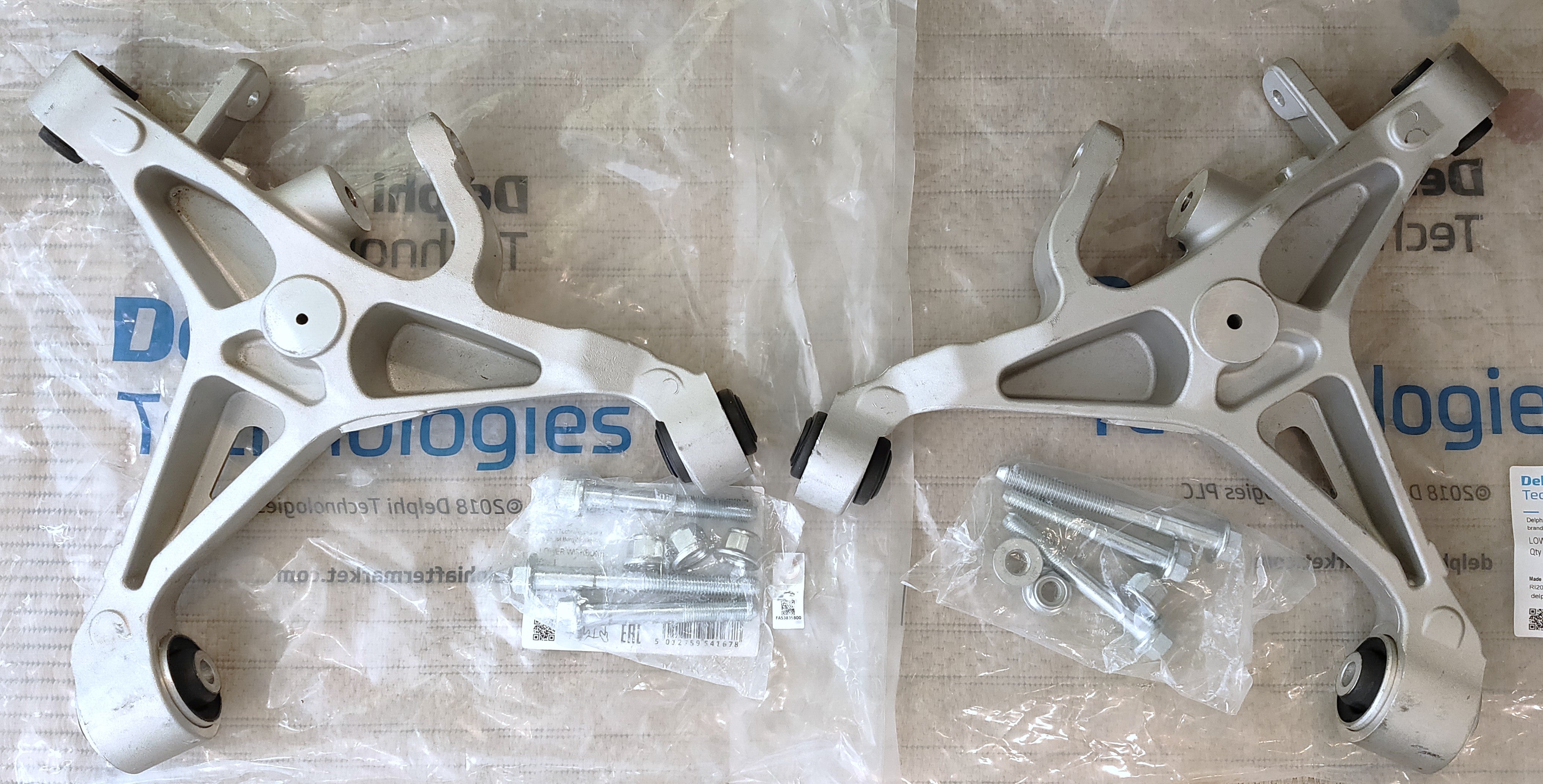 ジャガー XF(X250) XJ(X351) S-TYPE XJR XK XKR ウィッシュボーン・サスペンションアーム リア側 左右後セッ ...